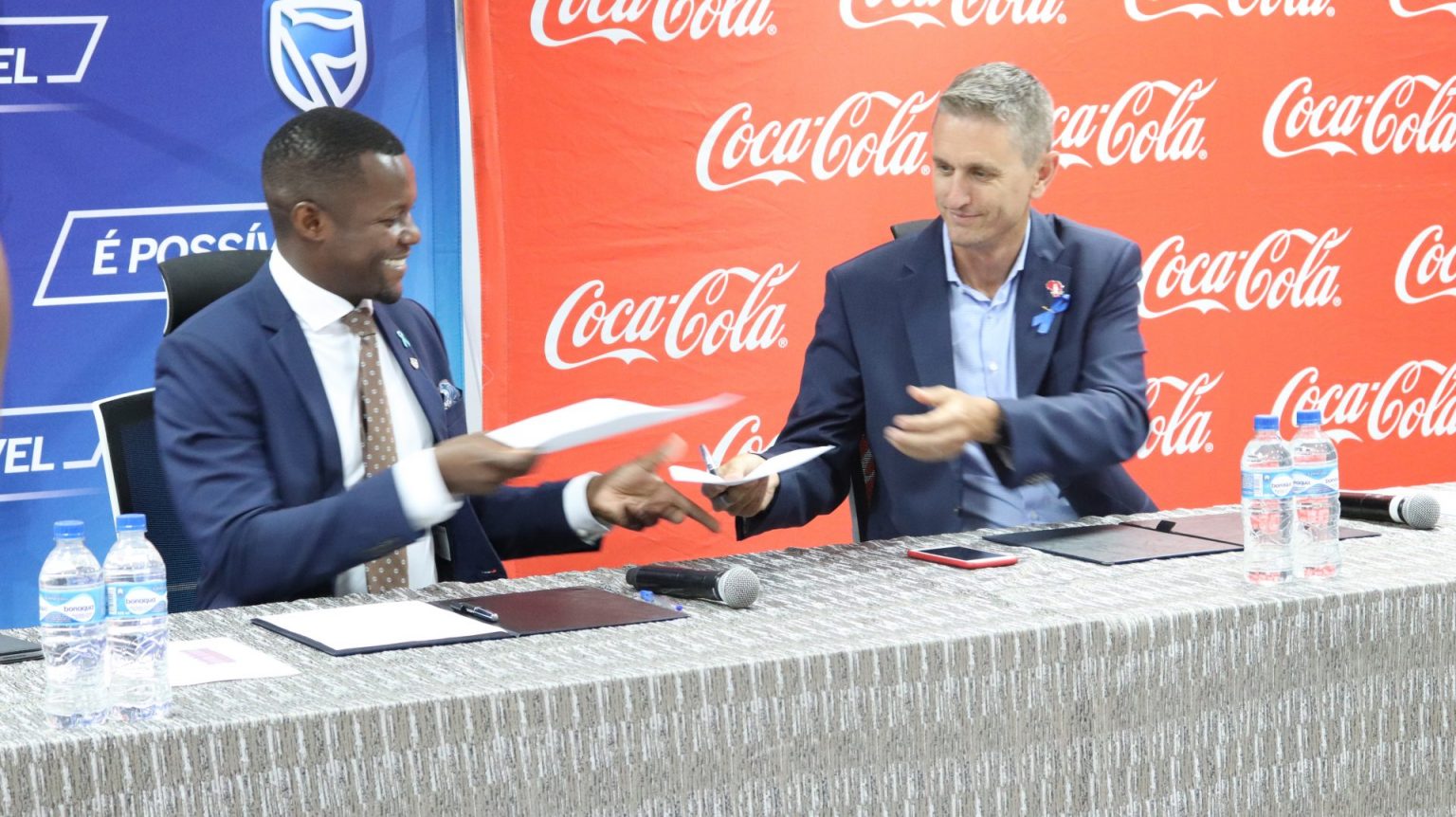 Coca-Cola e Standard Bank juntam-se para promover o empreendedorismo ...