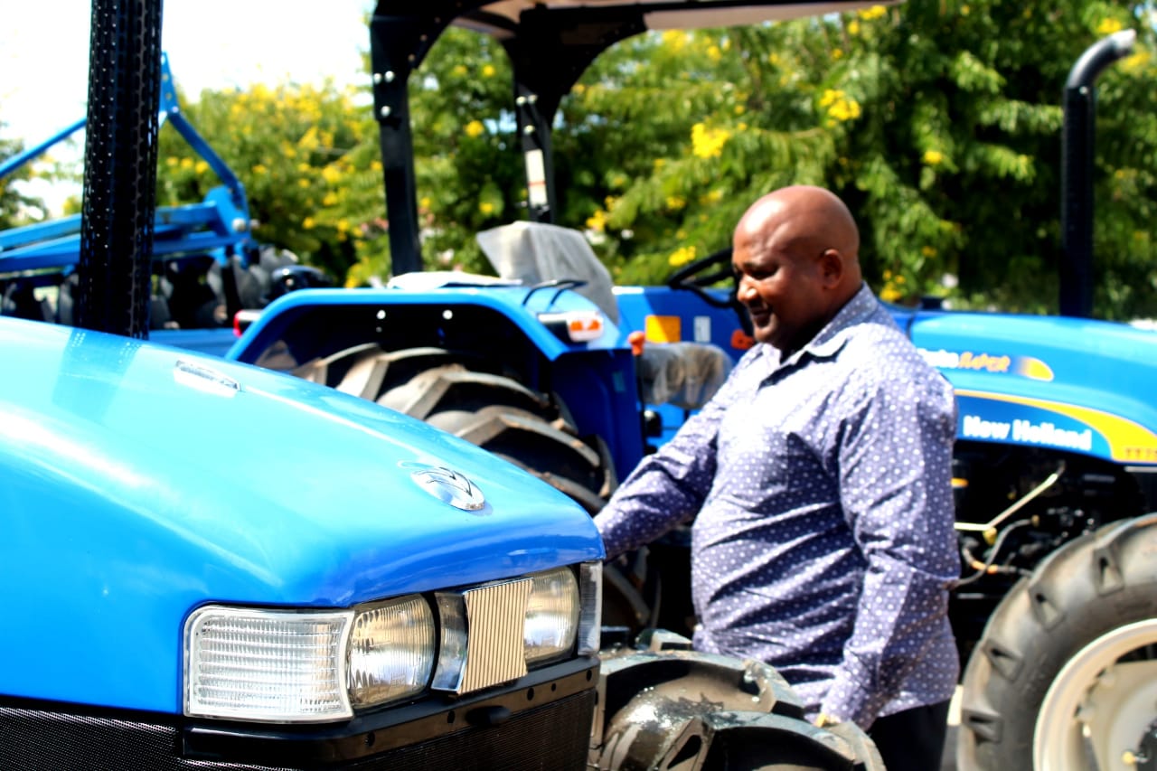 Governo do Distrito de Nhamatanfa entrega tractores para impulsionar ...