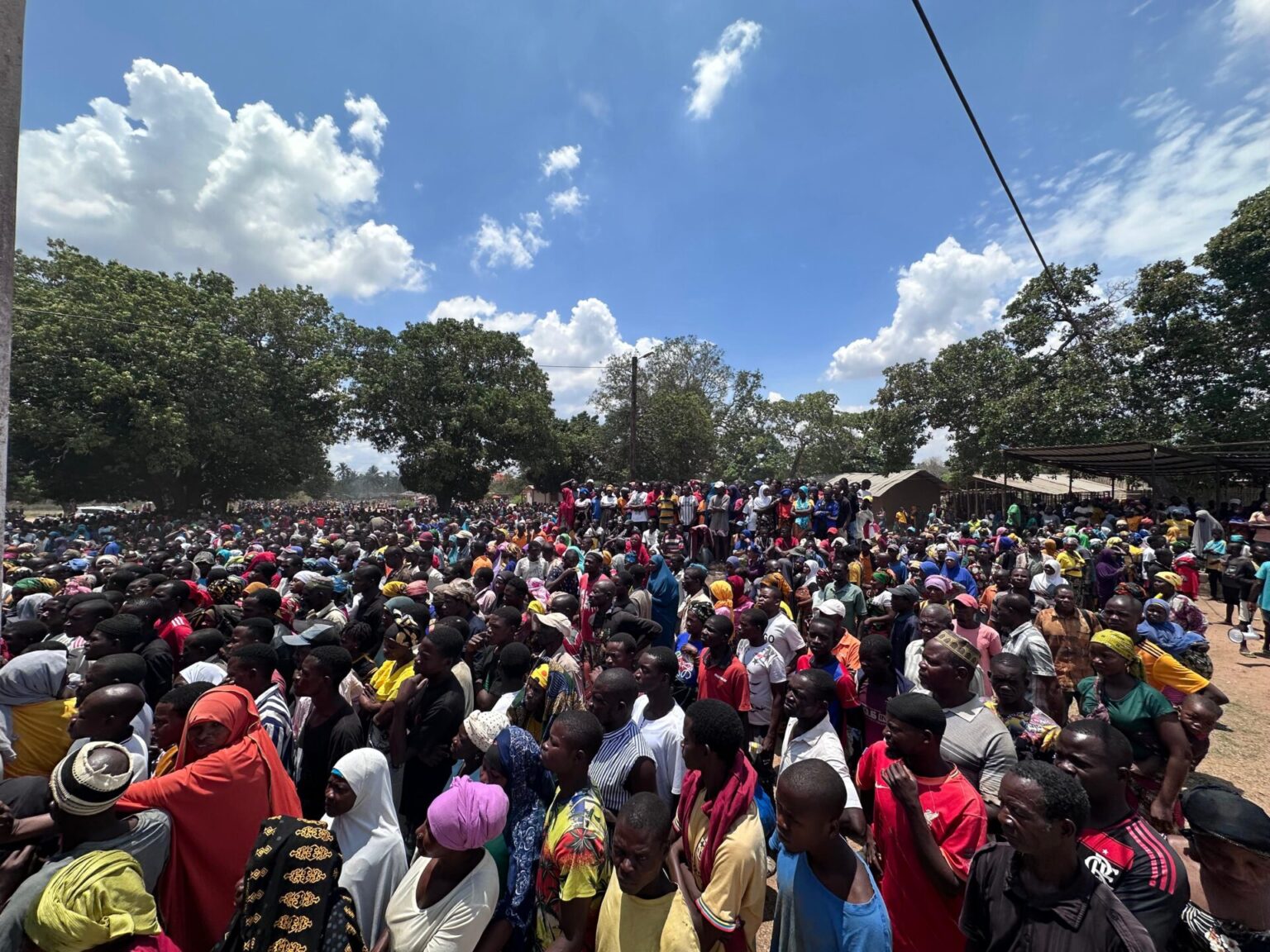 Governador de Nampula presta solidariedade a deslocados pelo terrorismo ...