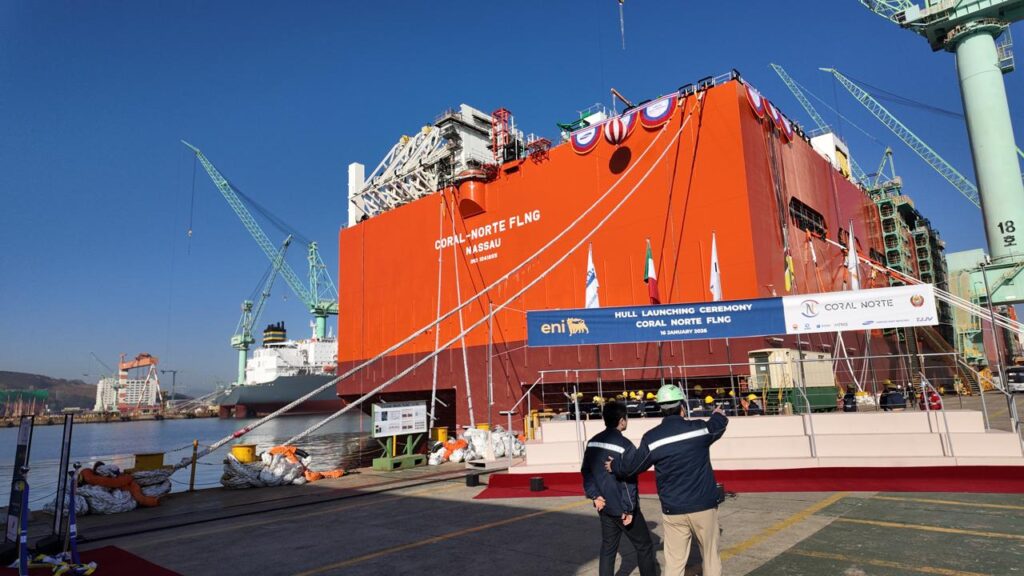 Casco já lançado ao mar: avanço físico do Coral Norte FLNG reforça meta ...